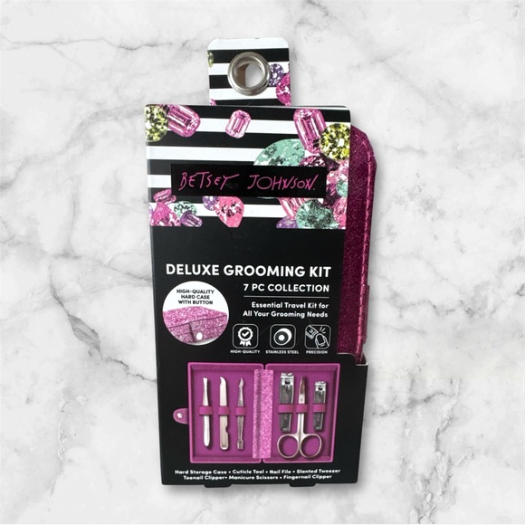 Betsey Johnson | Makeup | Betsey Johnson Deluxe Grooming Kit A 7piece ...